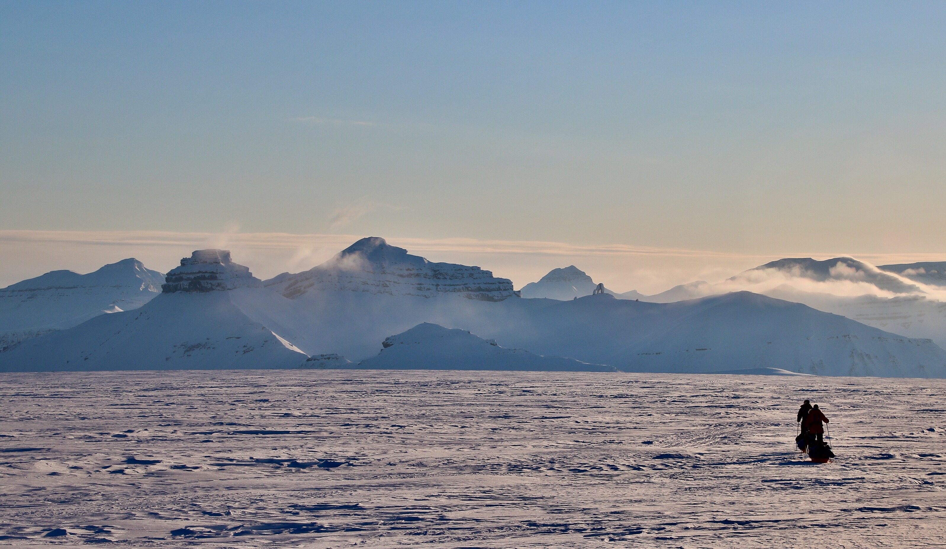 Svalbard på langs – en av verdens vakreste skiturer – Alt håp er ute!